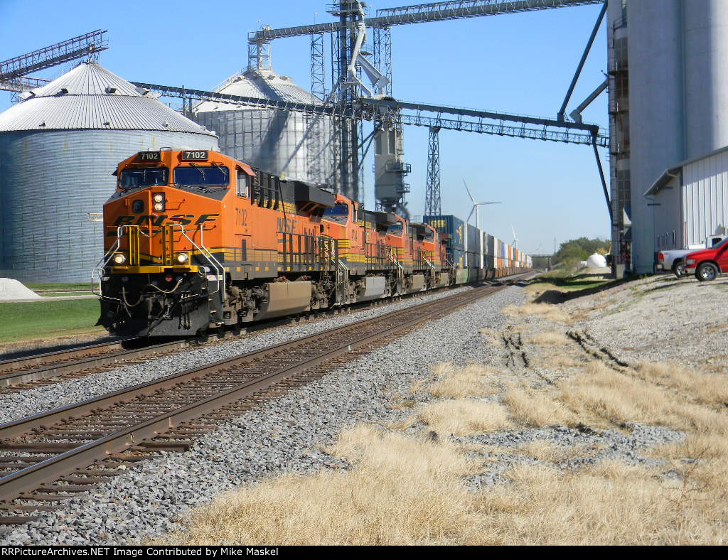 BNSF 7102